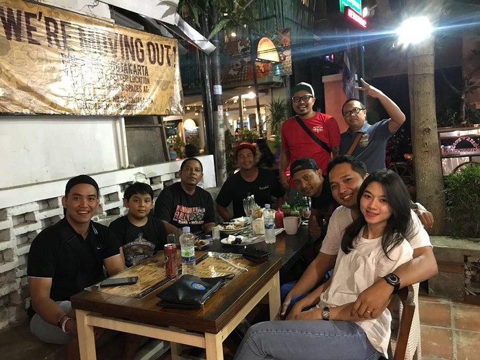 Cantiknya Briptu Dara Intan, Polwan yang Suka Makan Cotton Candy