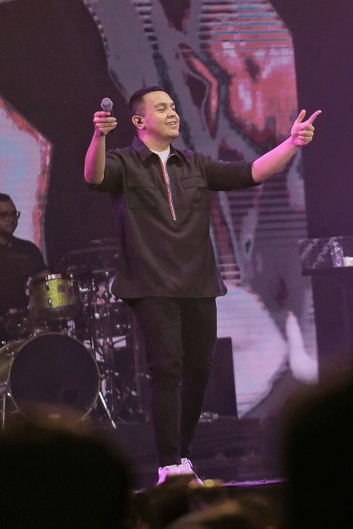 Lihat Lagi Penampilan Tulus di Panggung Musik