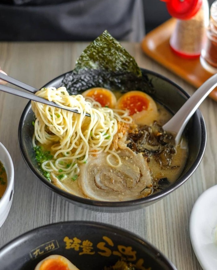 Slurp! 20 Tempat Ini Punya Ramen Mulur Berkuah Kental yang Gurih Sedap