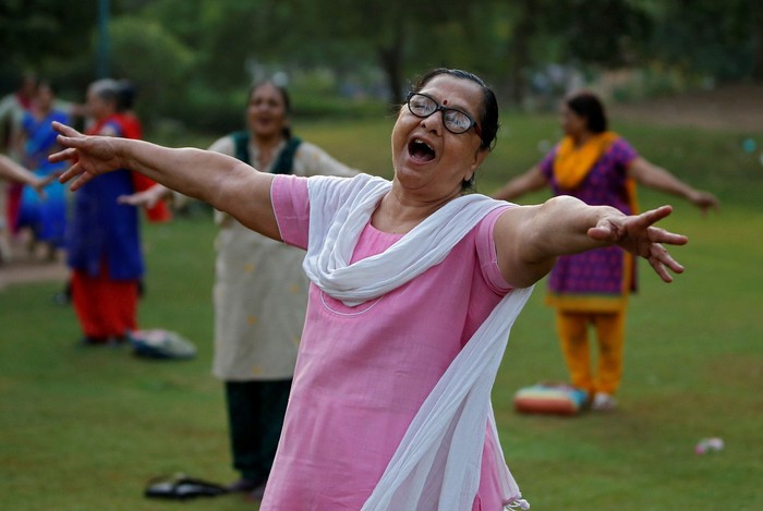 Mengenal Terapi Tertawa yang Baik untuk Kesehatan
