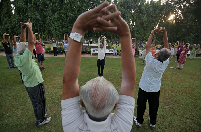 Mengenal Terapi Tertawa yang Baik untuk Kesehatan