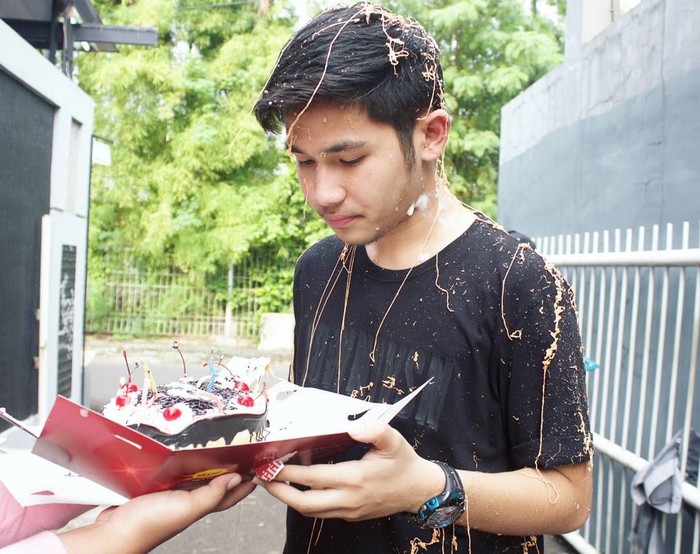 Begini Pose Makan Masinis Ganteng Jevi Santosa yang Seperti Dedek Gemes