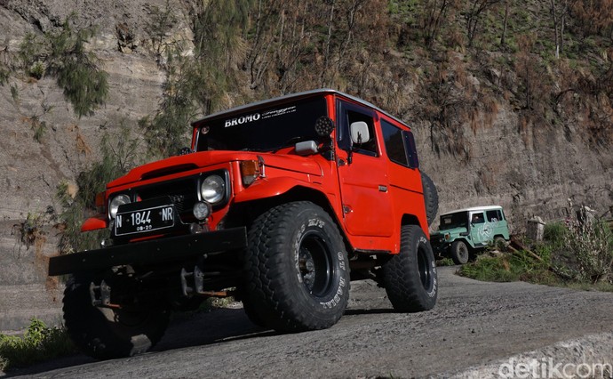Mobil Tangguh Penakluk Bromo