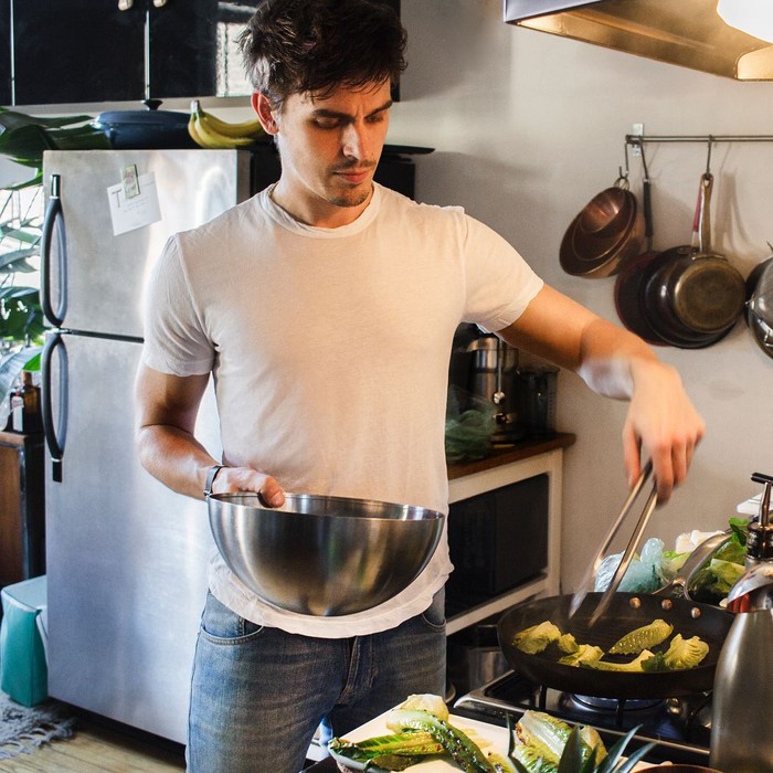 Yuk, Kenalan Sama Chef dan Model Ganteng Antoni Porowski!