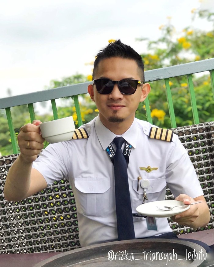 Intip Momen Kulineran Pilot Ganteng Rizka Triansyah Bersama Keluarga