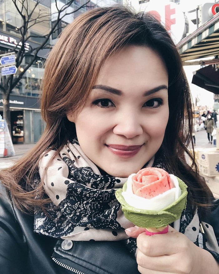 10 Momen Kulineran Laura Lazarus, Mantan Pramugari yang Selamat dari Maut