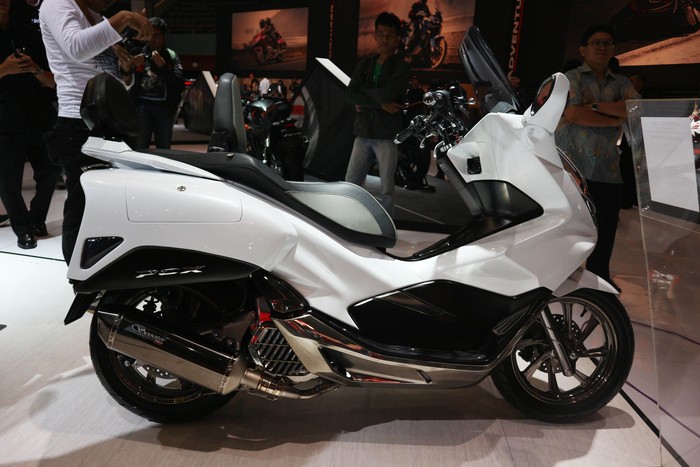 Honda PCX Rasa Goldwing