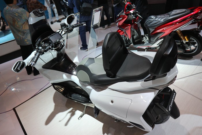 Honda PCX Rasa Goldwing