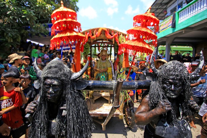 Berkenalan dengan Tradisi Kebo-keboan Para Petani di Banyuwangi
