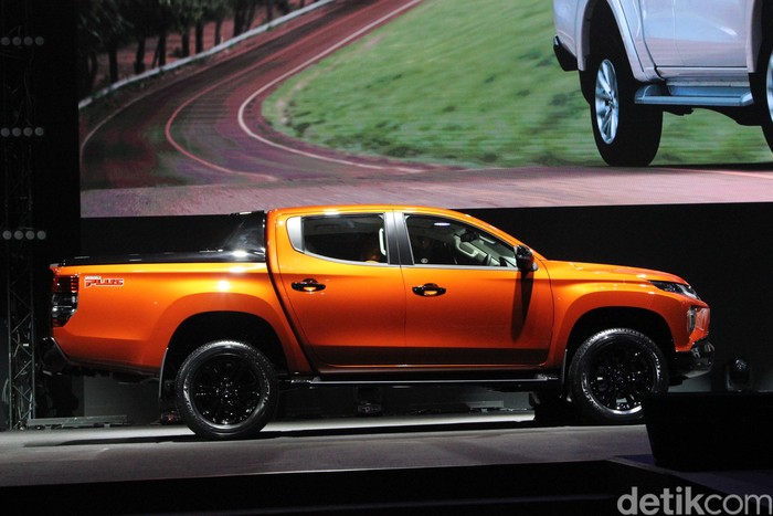 Mobil Pikap Mitsubishi yang Kini Bertampang Pajero Sport dan Xpander