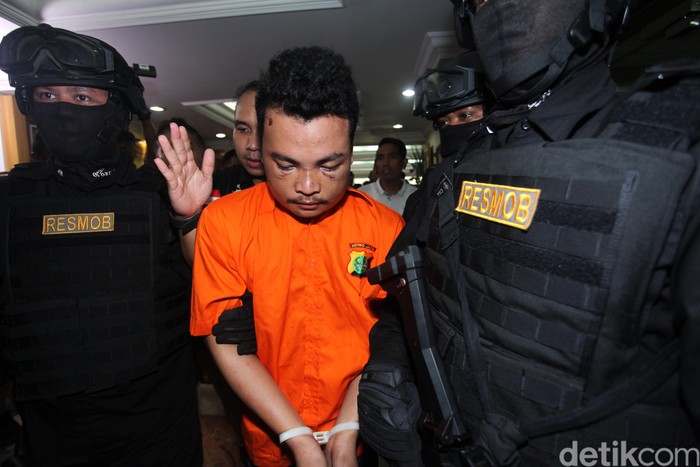 Ini Dia Tampang Pelaku Pembunuhan Satu Keluarga di Bekasi Ini Dia Tampang Pelaku Pembunuhan Satu Keluarga di Bekasi