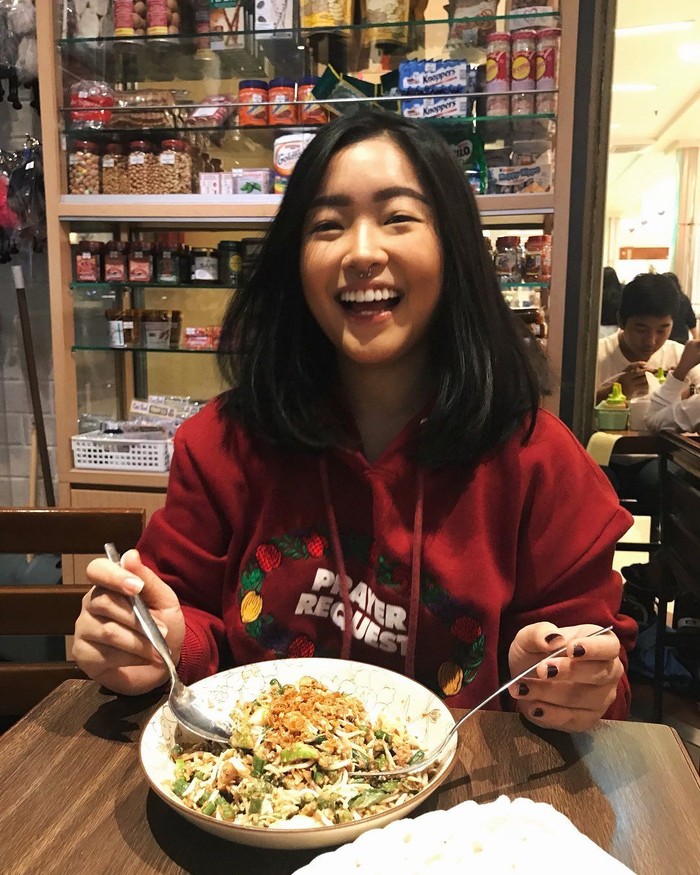 Kenalan dengan Cindercella, Selebgram Cantik yang Suka Makan Burger