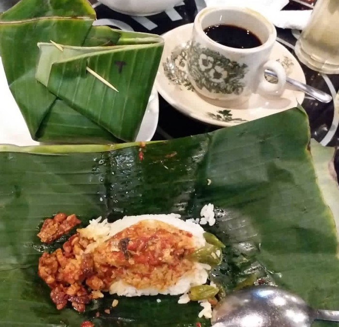 Biar Sedikit Paling Nikmat Sarapan Nasi Perang dengan Kopi Hangat