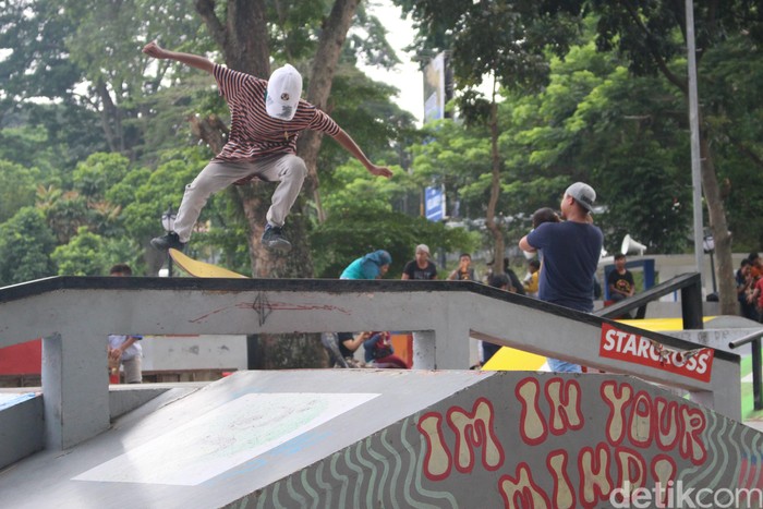 Mandi Keringat di Lapangan Sempur, Jogging Track Paling Hits di Kota Bogor