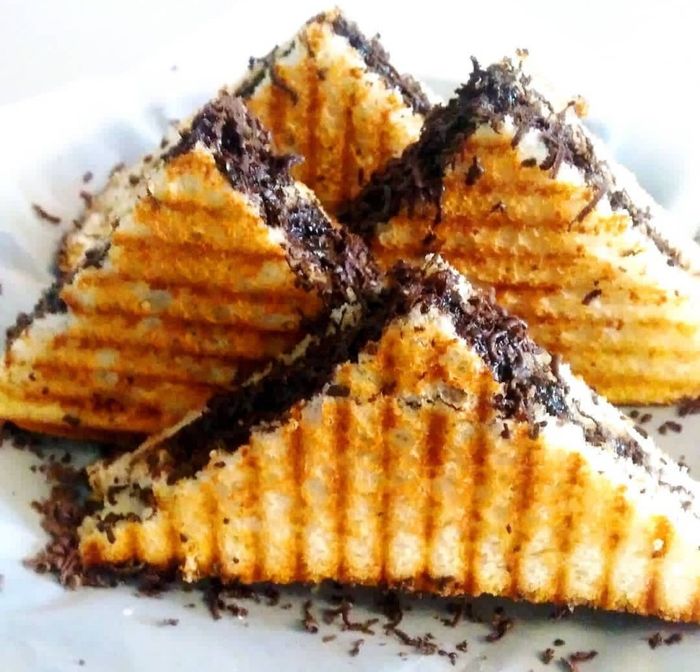 Siapa Mau Sarapan Roti Bakar Cokelat yang Legit Ini? - Foto 2