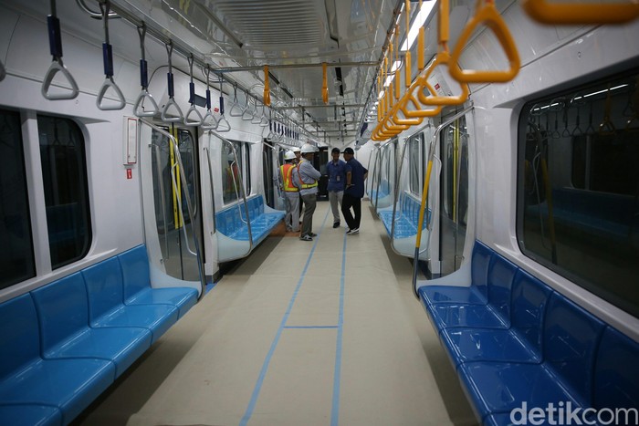 Mengintip Kerennya Interior MRT Jakarta