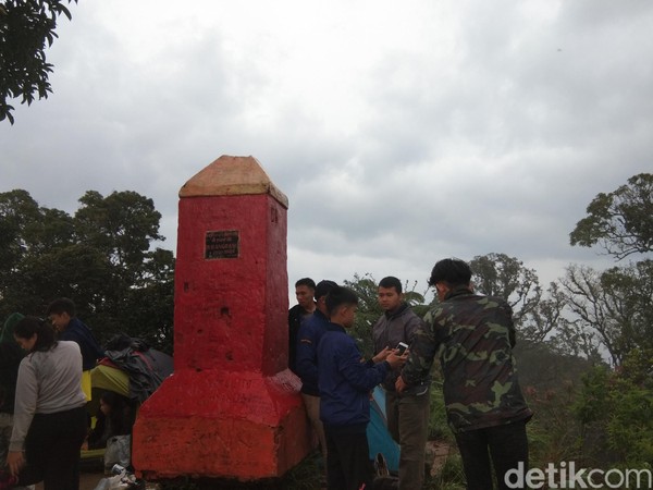 Foto: Liburan Naik Gunung Burangrang