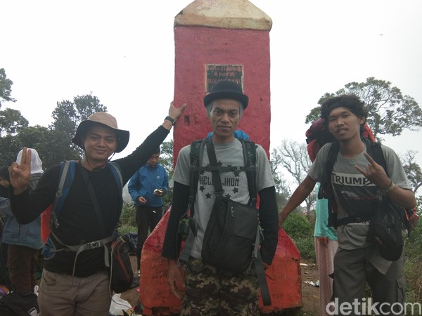Foto: Liburan Naik Gunung Burangrang
