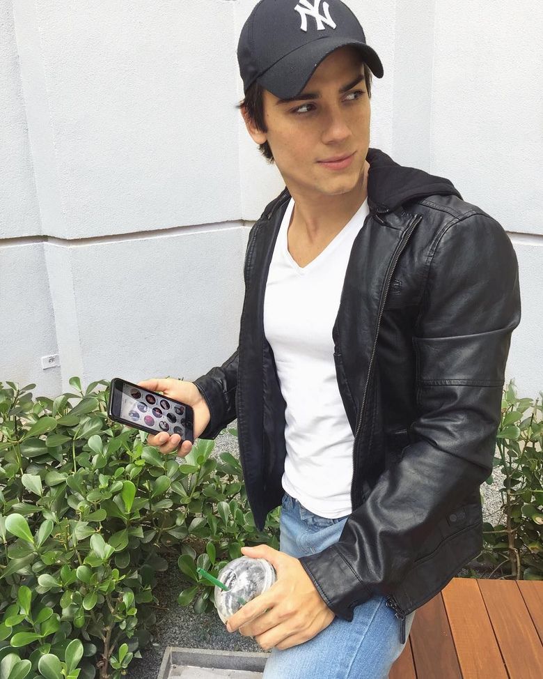 Dokter Ganteng Gabriel Prado Punya Gaya Ngopi yang Bikin Gagal Fokus ...