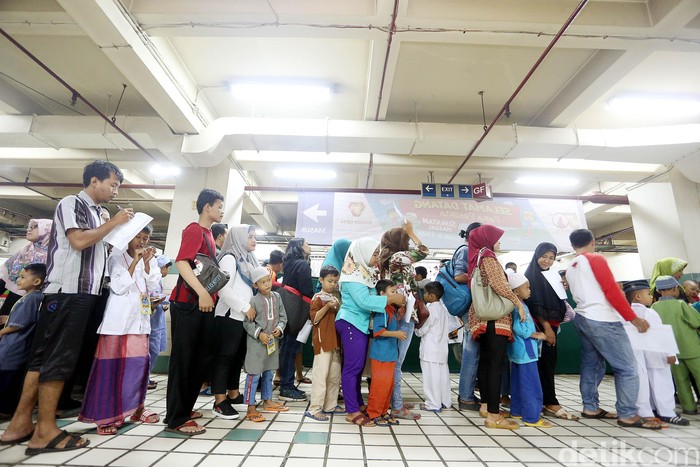 Ekspresi Anak-anak di Sunatan Massal