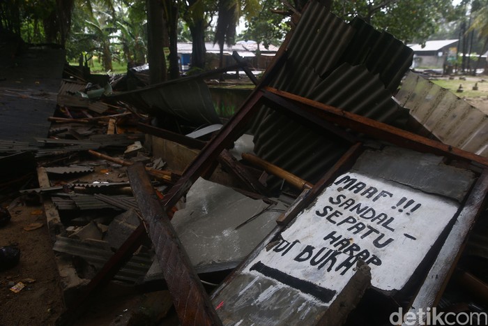 Kondisi Terkini Pantai Anyer Pasca Diterjang Tsunami