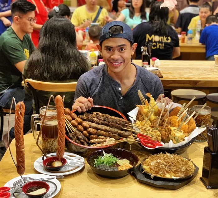 Serunya Tanboy Kun, Vlogger yang Hobi Mukbang Makanan Pedas