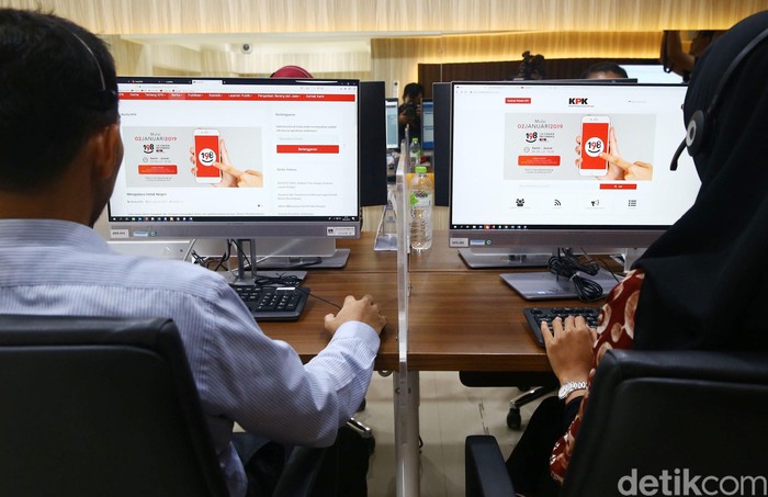 Mengintip Ruang Call Center KPK