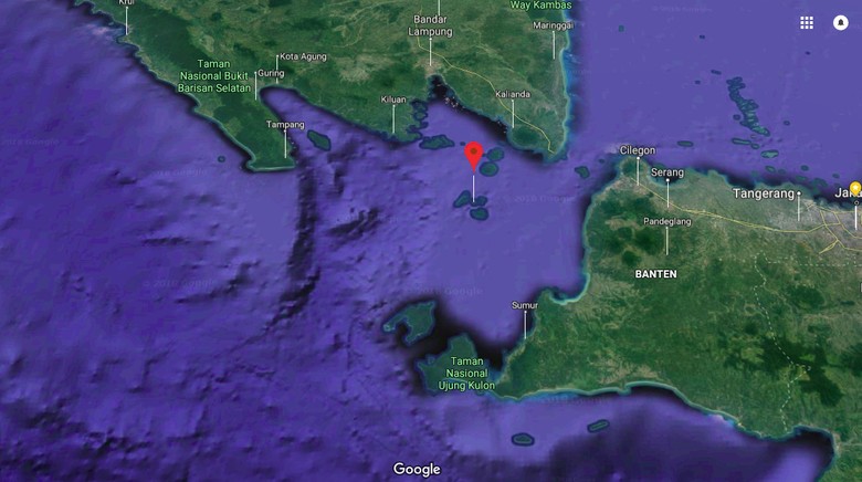 Sumber Potensi Tsunami Selat Sunda: Krakatau, Graben, Megathrust Sumber Potensi Tsunami Selat Sunda: Krakatau, Graben, Megathrust