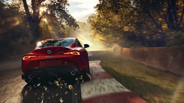 Keren Banget, Mobil Balap Toyota Supra