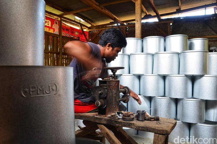 Melihat Pembuatan Langseng Tradisional di Cileunyi