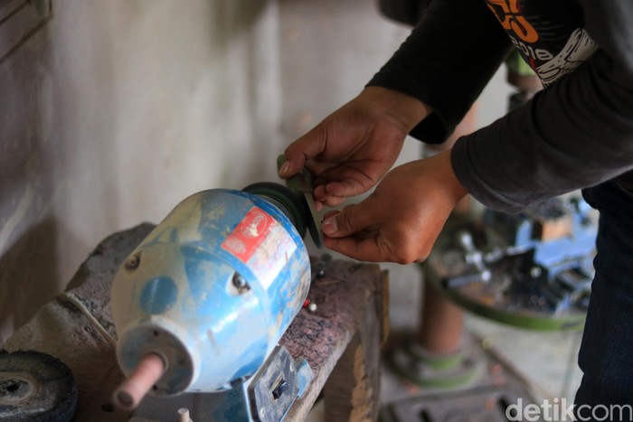 Mengintip Proses Pembuatan Pisau Seni yang Sukses Tembus Pasar AS