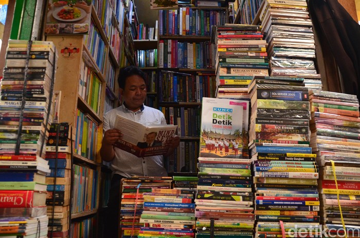 Berburu Buku Bekas Di Pasar Buku Palasari