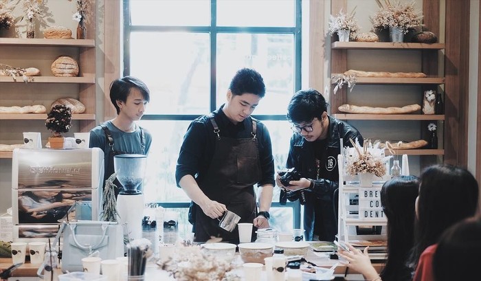 Gaya Kulineran Kevin Hendrawan, YouTuber yang Protes Bagasi Pesawat ...