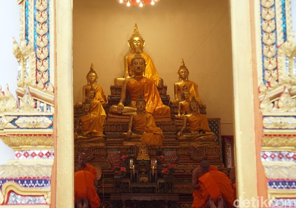 Foto: Vihara di Phuket yang Bikin Terpana