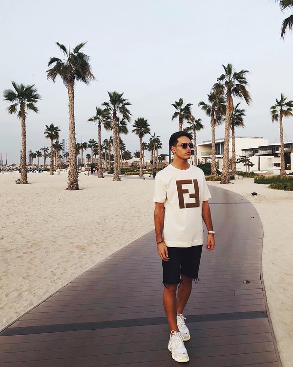 Foto: Denis Suarez yang Berperut Sixpack dan Suka ke Pantai