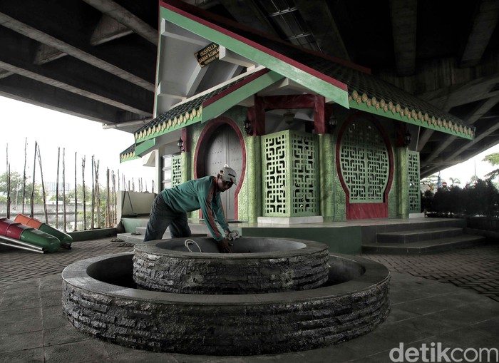 Melihat Keunikan Arsitektur Musala Babah Alun di Kolong Tol Jakarta
