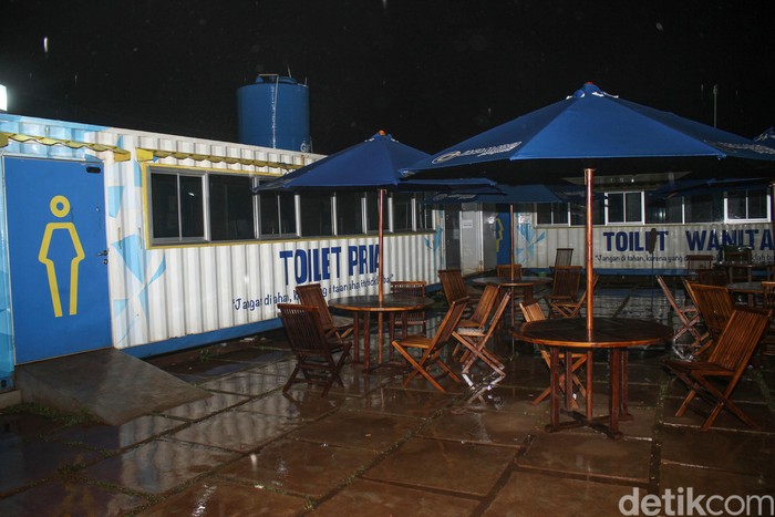 Rest Area KM 379A Tol Trans Jawa Becek dan Gelap