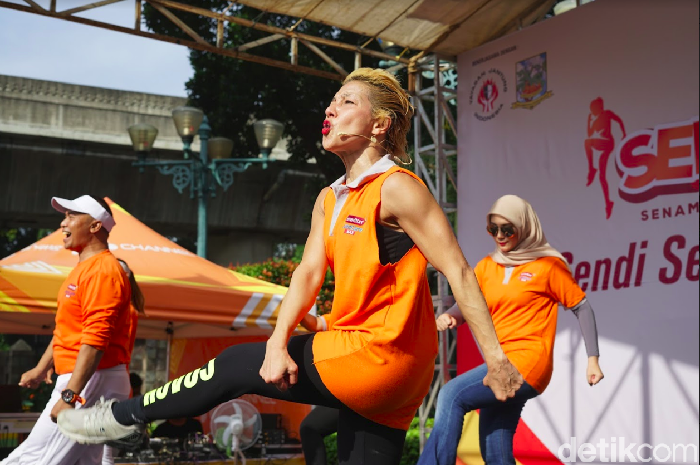 Si Lincah Vicky Burky, Ratu Aerobik yang Punya 'Ritual' Terapi Urine