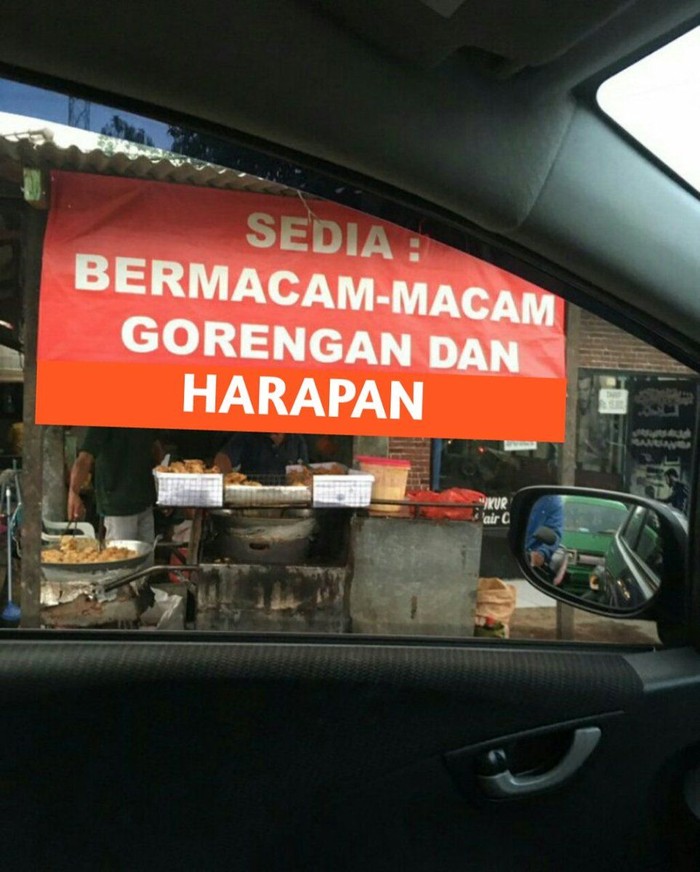 Netizen Kompak Bikin Meme Spanduk Gorengan yang Jadi Viral