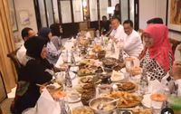 Jelang Dilantik, Khofifah Ajak Gus Ipul dan Risma Makan Lorjuk hingga ... Jelang Dilantik, Khofifah Ajak Gus Ipul dan Risma Makan Lorjuk hingga ...