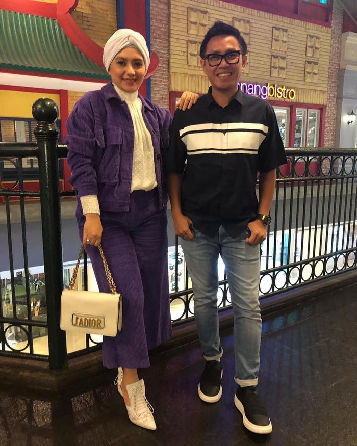 Serunya Viona Rosalina Saat Makan Bareng Keluarga hingga Geng Kepompong