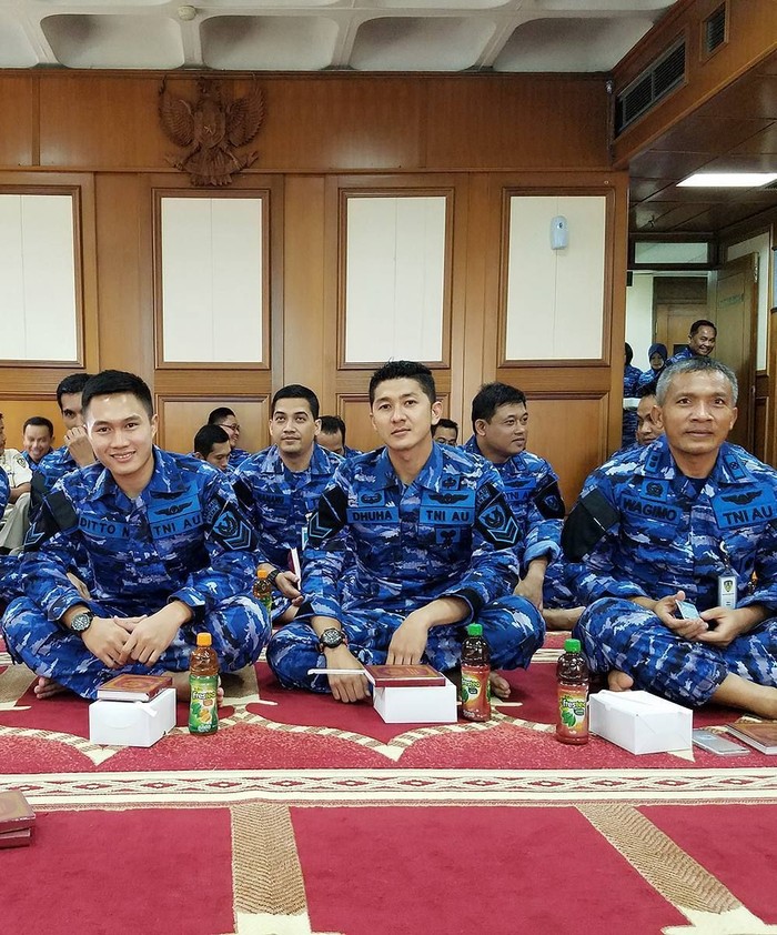 Intip Pose Kulineran Tentara Ganteng Dhuha Al Fatih