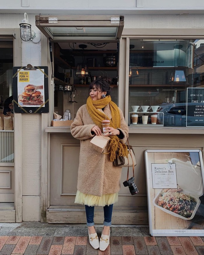 Intip Gaya Ngopi Selebgram Claradevi Handriatmadja di Tokyo hingga ...