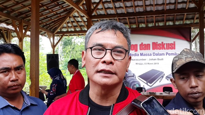 Jokowi Ancam Reshuffle, Johan Budi Usul Mendagri Tito Tak Digeser