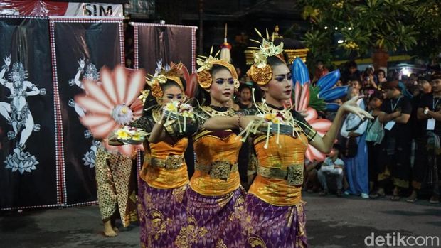 Meriahnya Sendratari Ogoh-ogoh di Desa Adat Tuban Bali Meriahnya Sendratari Ogoh-ogoh di Desa Adat Tuban Bali