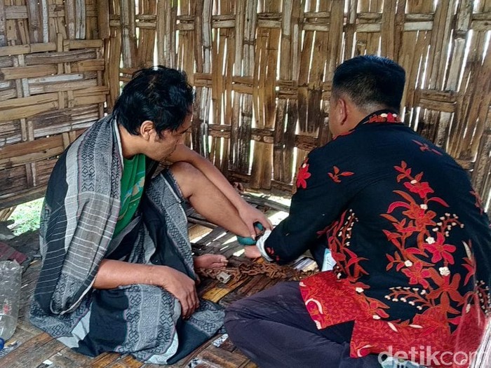 5 Tahun Dipasung, 2 Penderita Gangguan Jiwa di Mojokerto Dibebaskan 5 Tahun Dipasung, 2 Penderita Gangguan Jiwa di Mojokerto Dibebaskan