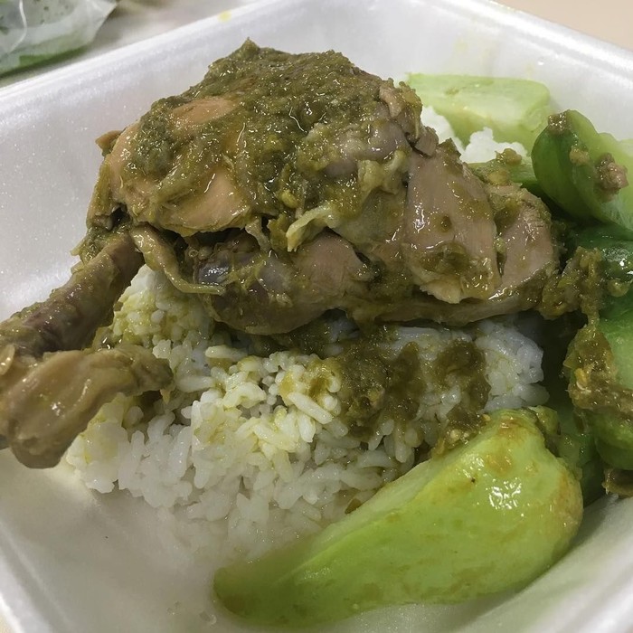 Ini Itiak Lado Mudo, Bebek Cabe Ijo Khas Minang yang Bikin Ngiler!