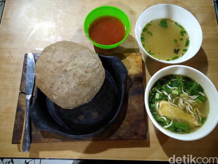 Pedas Gila! Bakso Rusuk Setan dan Bakso Lava Berlumuran Cabai