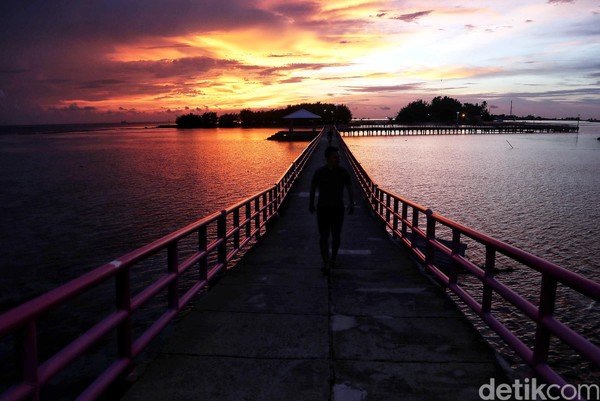 Potret Pantai dan Senja di Jakarta yang Bikin Kangen Liburan