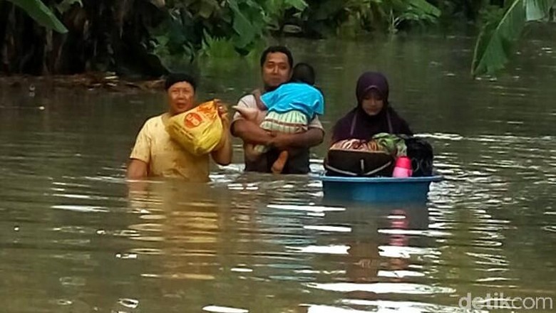 Belasan Desa di Purworejo Masih Kebanjiran, Ratusan Warga Ngungsi Belasan Desa di Purworejo Masih Kebanjiran, Ratusan Warga Ngungsi